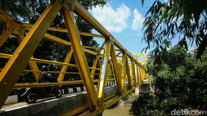 Rampung Bulan Lalu, Cat Jembatan Kuning Depok Mulai Terkelupas