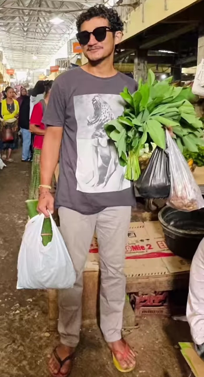 Isa Bajaj Senang Belanja ke Pasar hingga Makan Makanan Ndeso