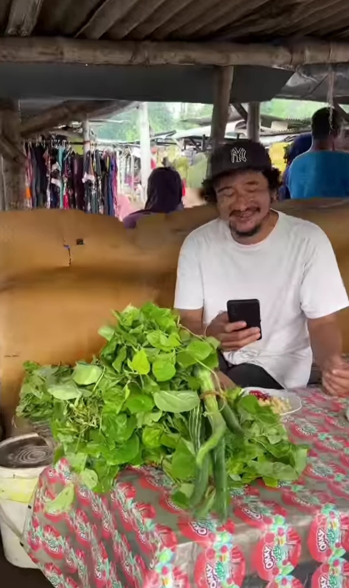 Isa Bajaj Senang Belanja ke Pasar hingga Makan Makanan Ndeso