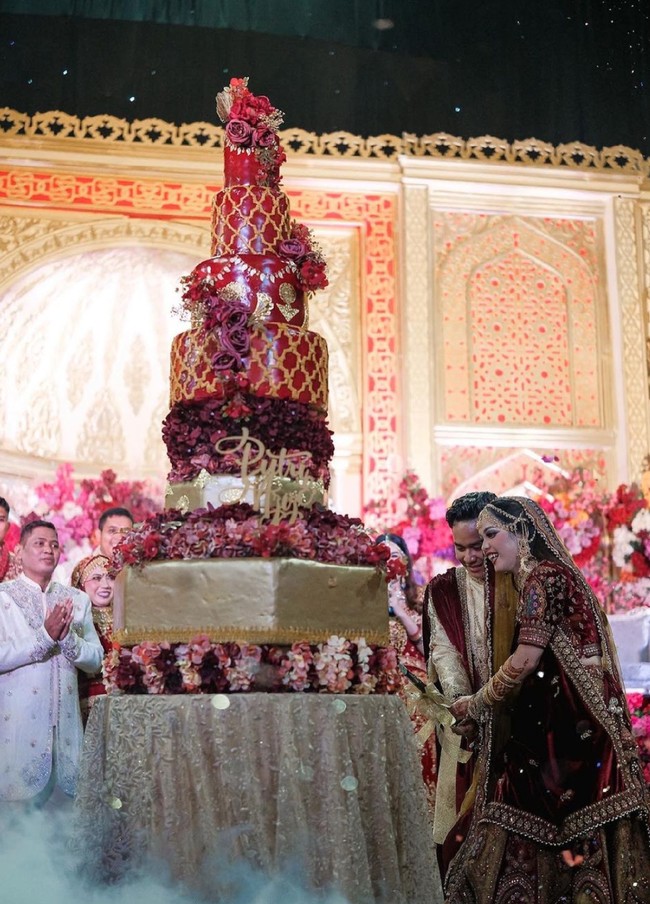 8 Potret Resepsi Mewah Putri Isnari & Anak Bos Batubara, Bertema Bollywood