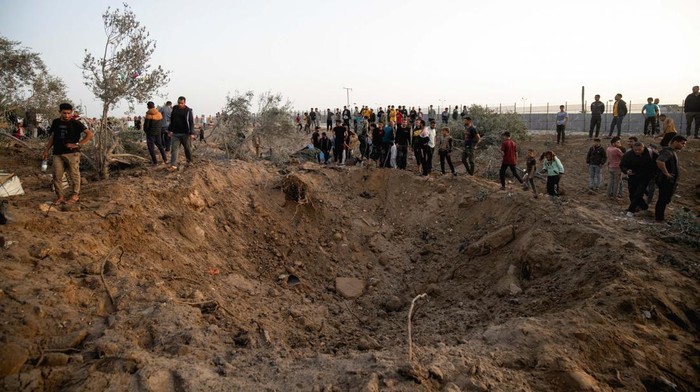 Detik-detik Rudal Israel Hantam Rafah dan Sebabkan Lubang Besar Detik-detik Rudal Israel Hantam Rafah dan Sebabkan Lubang Besar