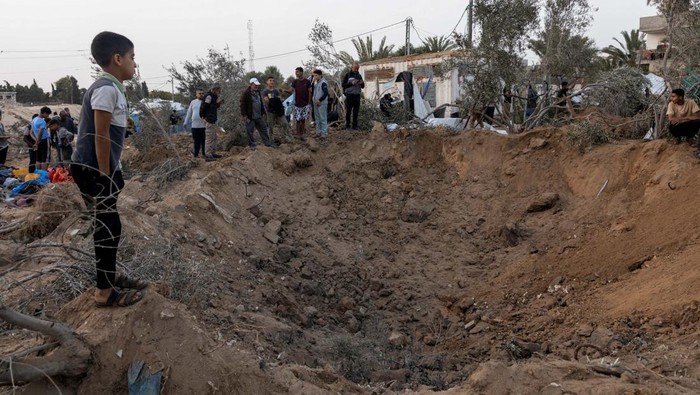 Detik-detik Rudal Israel Hantam Rafah dan Sebabkan Lubang Besar Detik-detik Rudal Israel Hantam Rafah dan Sebabkan Lubang Besar