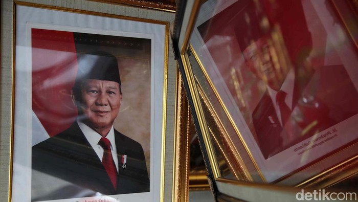Foto Prabowo-Gibran Banyak Dijual usai Putusan MK Foto Prabowo-Gibran Banyak Dijual usai Putusan MK