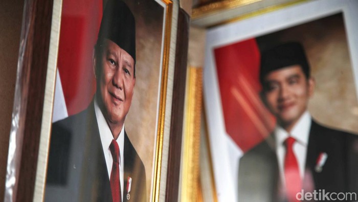 Foto Prabowo-Gibran Banyak Dijual usai Putusan MK Foto Prabowo-Gibran Banyak Dijual usai Putusan MK
