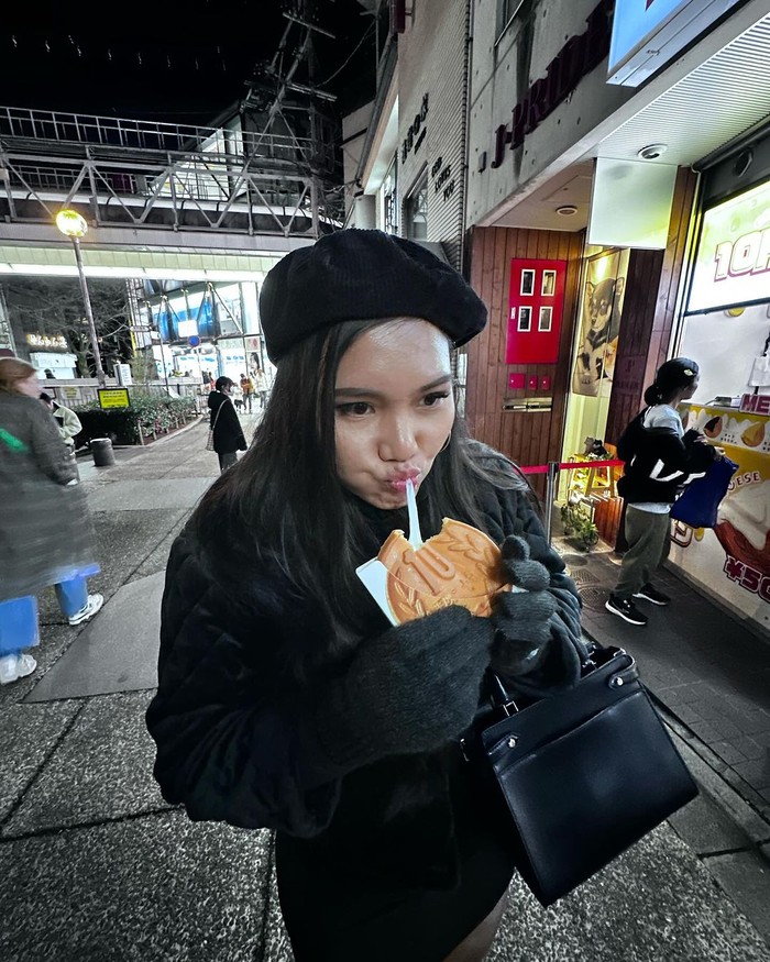 Gaya Rosa Anderson, Istri Codeblu saat Kulineran di Restoran Bintang 5