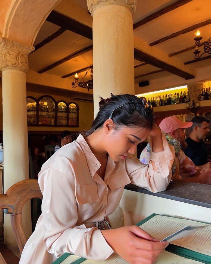 Gaya Rosa Anderson, Istri Codeblu saat Kulineran di Restoran Bintang 5