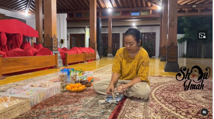 Serunya Soimah Saat Jualan Bakso hingga Makan Sate Lesehan