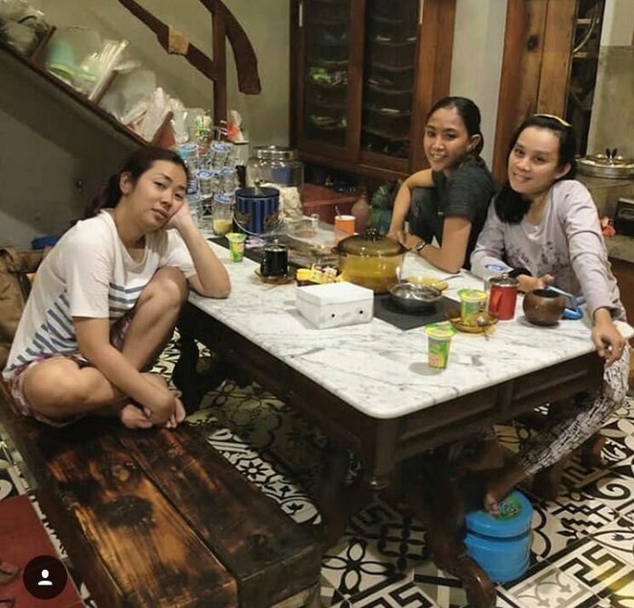 Serunya Soimah Saat Jualan Bakso hingga Makan Sate Lesehan