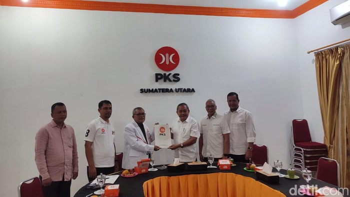 Edy Rahmayadi Ambil Formulir Pendaftaran Pilgub Sumut ke PKS