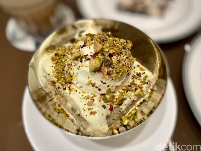 Lembut Legit Tiramisu Maiku dengan Paduan Maple Cinnamon Oat Latte