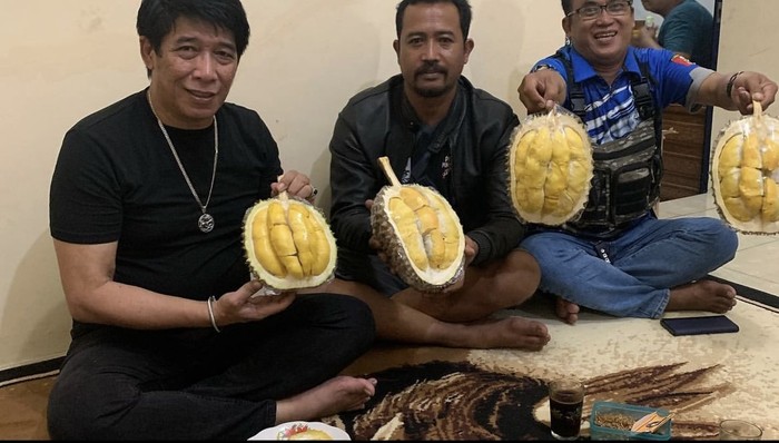 Keseruan Parto Saat Makan Durian hingga Kulineran Bareng Keluarga