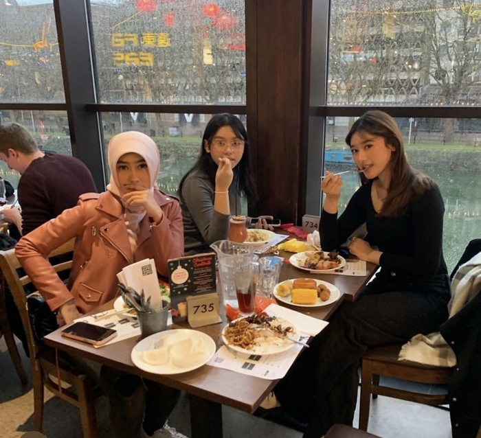 Keseruan Parto Saat Makan Durian hingga Kulineran Bareng Keluarga