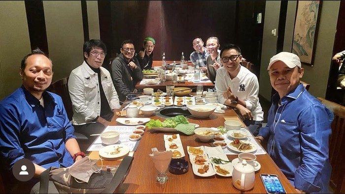 Keseruan Parto Saat Makan Durian hingga Kulineran Bareng Keluarga