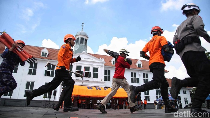 Pelajar Ikuti Simulasi Kesiapsiagaan Bencana di Kota Tua