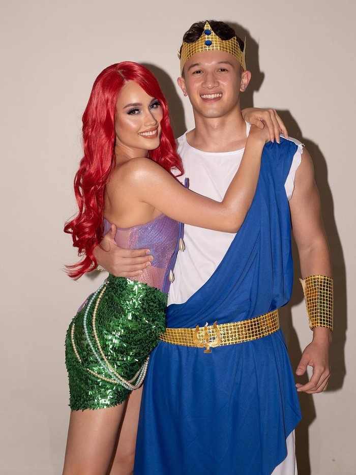 Lengket Kayak Perangko! 7 Pose Cinta Laura dengan Arya Vasco