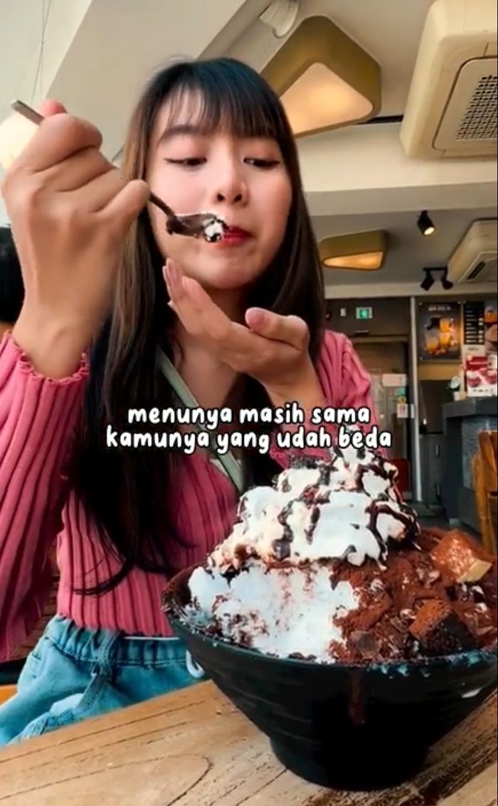 Serunya Ghea Indrawari Jajan Kaki Lima di Singapura hingga Korea