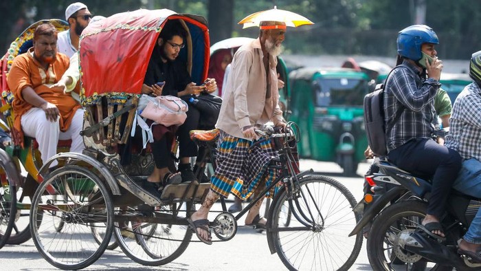 Bangladesh Dilanda Gelombang Panas, Warga Pakai Penutup Kepala Bangladesh Dilanda Gelombang Panas, Warga Pakai Penutup Kepala