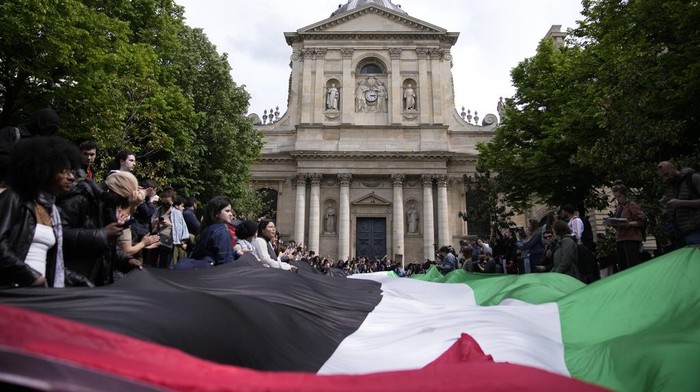 Gerakan Pro-Palestina Meluas ke Kampus Elite Eropa Gerakan Pro-Palestina Meluas ke Kampus Elite Eropa