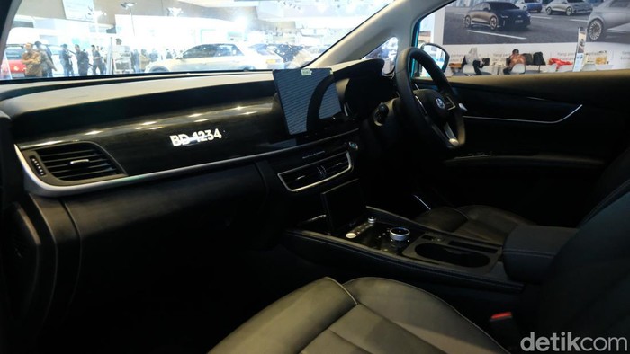 Siap Mengaspal, Taksi Listrik Baru Bluebird Pakai BYD E6