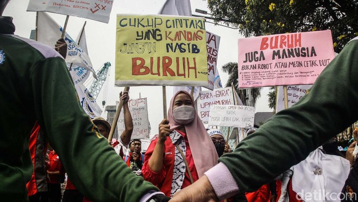 Beragam Poster Hari Buruh, dari yang Serius Sampai yang Bikin Ngakak