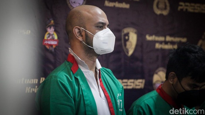 Penampilan Rio Reifan Jadi Tahanan Narkoba untuk Kelima Kalinya Penampilan Rio Reifan Jadi Tahanan Narkoba untuk Kelima Kalinya