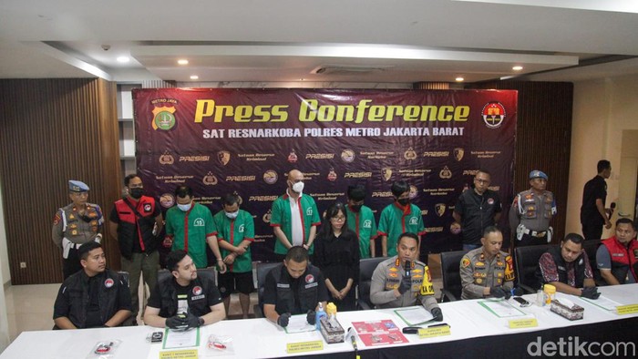 Penampilan Rio Reifan Jadi Tahanan Narkoba untuk Kelima Kalinya Penampilan Rio Reifan Jadi Tahanan Narkoba untuk Kelima Kalinya