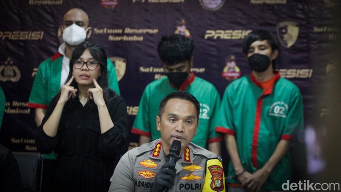 Penampilan Rio Reifan Jadi Tahanan Narkoba untuk Kelima Kalinya Penampilan Rio Reifan Jadi Tahanan Narkoba untuk Kelima Kalinya