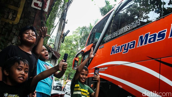 Fenomena Klakson Bus Basuri yang Bikin Anak-anak Menari