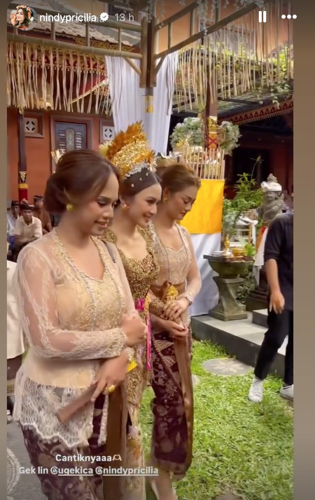 7 Foto Kakak Ipar Dampingi Mahalini di Prosesi Adat Bali, Tak Kalah Cantik