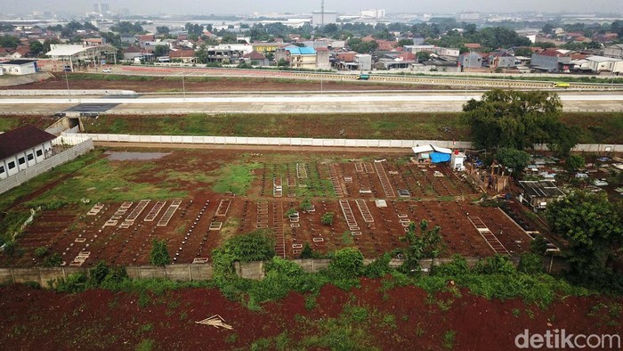 Potret Udara TPU di Pinggir Gerbang Tol Setu Utara 2