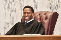 Kisah Pria yang 3 Kali Masuk Penjara Tapi Kini Sukses Jadi Hakim Termuda