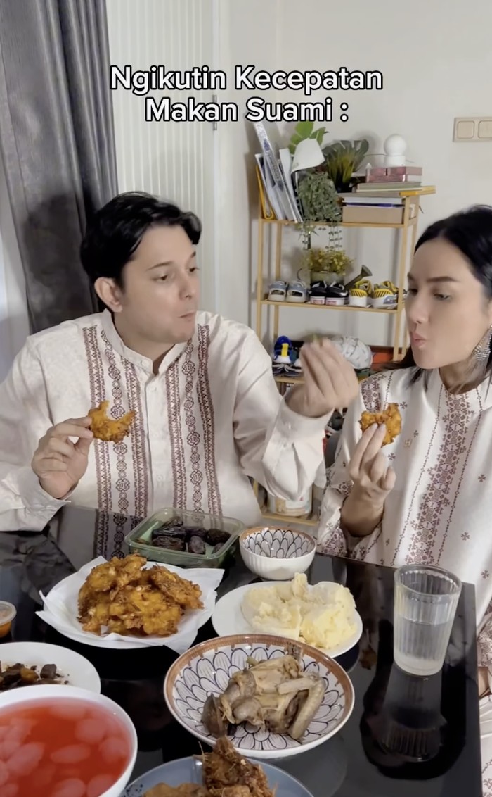 Momen Manis Andrew Andika Saat Kulineran Bareng Istri