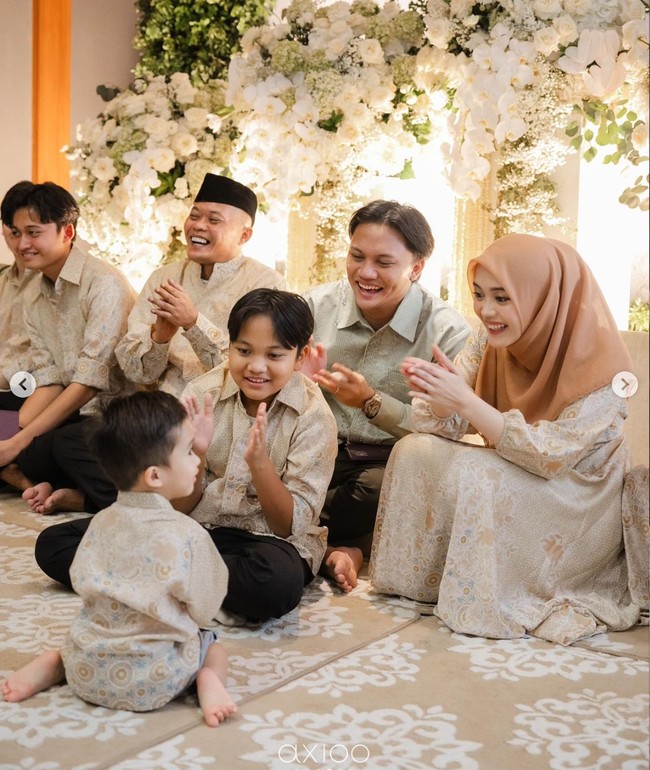 7 Foto Pengajian Rizky Febian Jelang Pernikahan, Diwarnai Tawa - Tangis ...