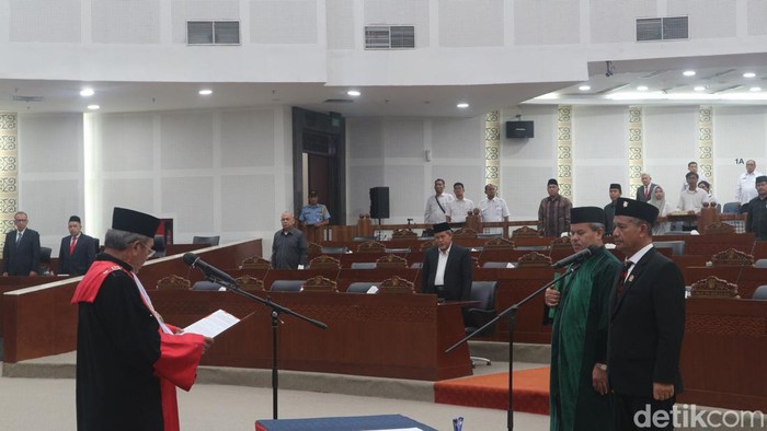 Sutarto Resmi Dilantik Jadi Ketua DPRD Sumut Gantikan Baskami Ginting Sutarto Resmi Dilantik Jadi Ketua DPRD Sumut Gantikan Baskami Ginting