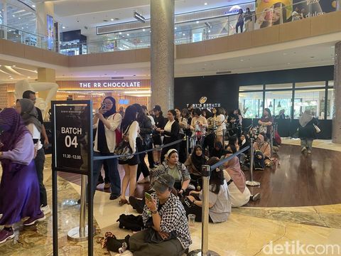 Cerita ARMY Antre Sejak Jam 3 Pagi Demi ke BTS POP-UP: MONOCHROME IN JAKARTA