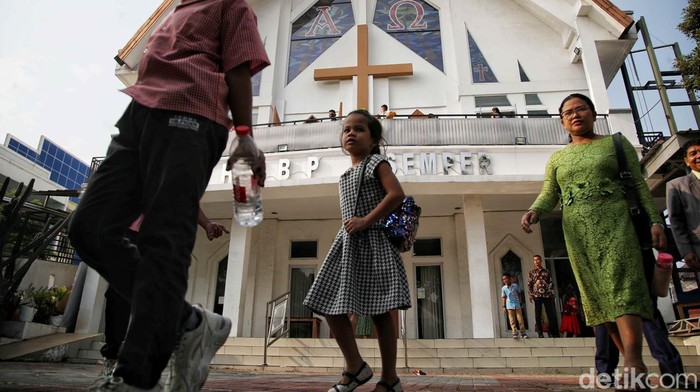 Potret Khidmat Misa Kenaikan Yesus Kristus di Gereja Semper Cilincing