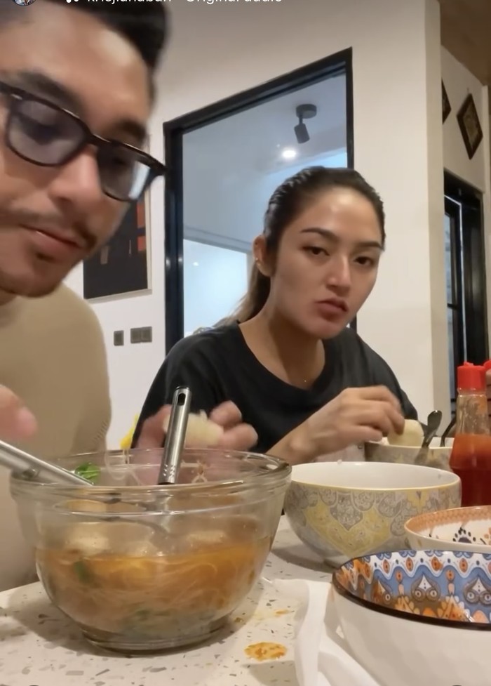 Siti Badriah dan Krisjiana Baharudin Kompak Makan Enak di Bali dan Thailand