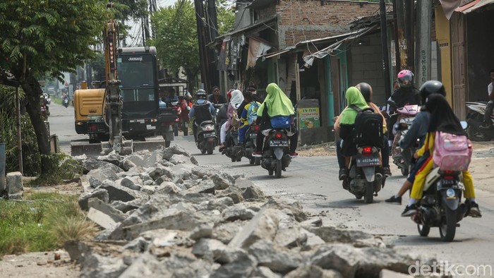Perbaikan Jalan Rusak di CBL Bekasi Dikebut Perbaikan Jalan Rusak di CBL Bekasi Dikebut