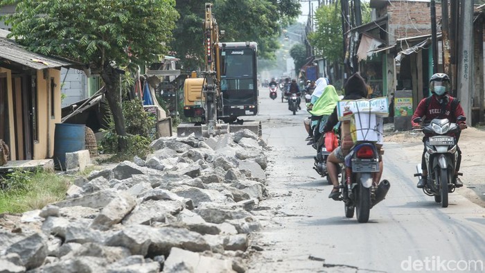 Perbaikan Jalan Rusak di CBL Bekasi Dikebut Perbaikan Jalan Rusak di CBL Bekasi Dikebut