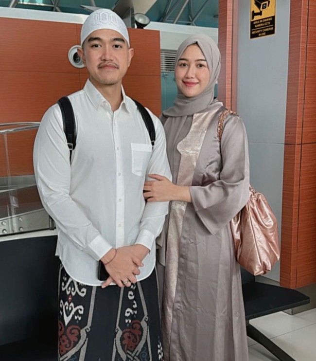 7 Gaya Erina Gudono Umrah saat Hamil, Pamer Foto USG Depan Kabah 7 Gaya Erina Gudono Umrah saat Hamil, Pamer Foto USG Depan Kabah