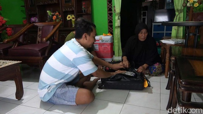 Pencari Rumput di Lamongan Akhirnya Berangkat Haji Usai Nabung 13 Tahun