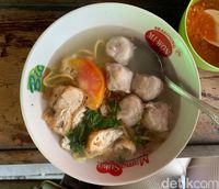 Mantap! Bakso dan Bakmi Ini Terkenal Lezat Sejak Puluhan Tahun Lalu