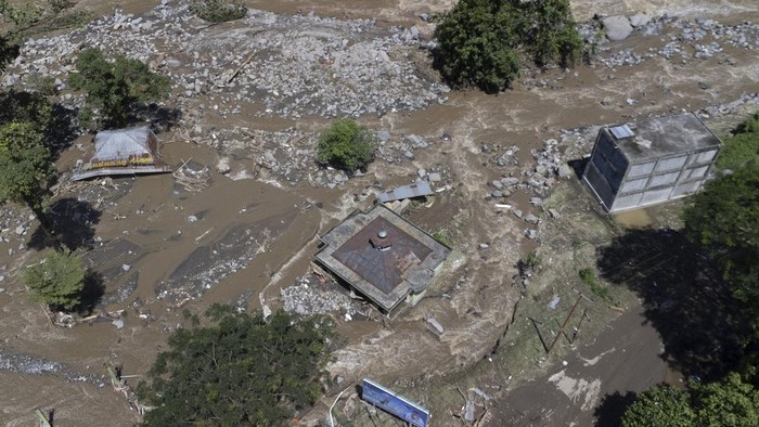 Potret Udara Kerusakan Akibat Banjir Lahar Dingin di Kaki Gunung Marapi