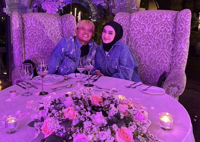 Santyka Fauziah dan Sule Romantis Makan Bareng hingga Suap-suapan