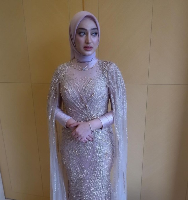 Foto Santyka Fauziah Pacar Baru Sule di Pernikahan Rizky Febian, Curi Atensi