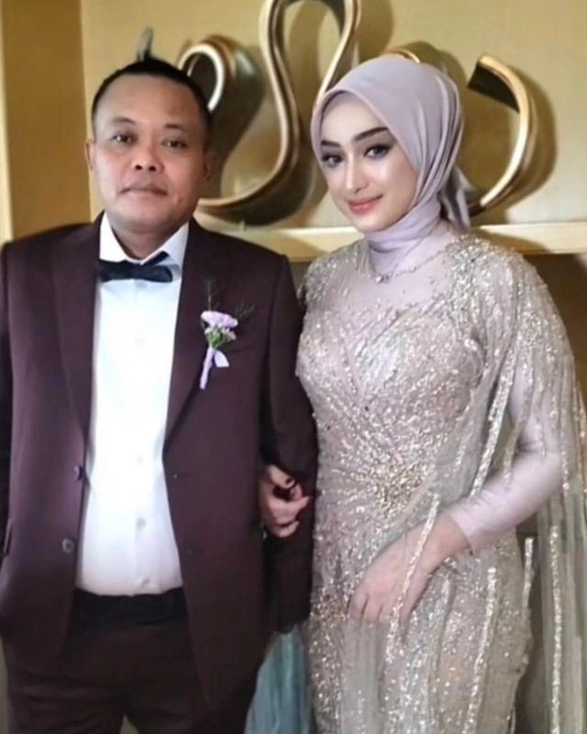 Foto Santyka Fauziah Pacar Baru Sule di Pernikahan Rizky Febian, Curi Atensi