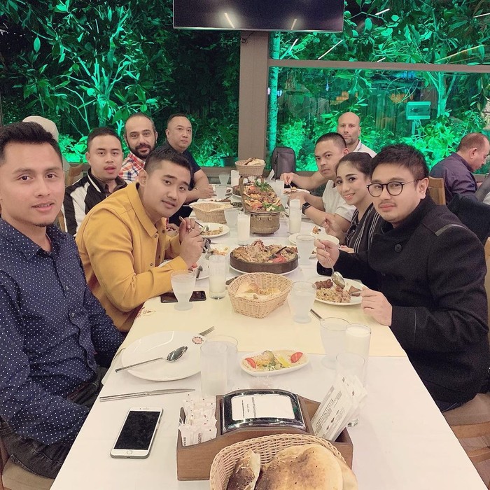 Siti KDI Kulineran di Restoran Salt Bae dan Resto Chef Burak