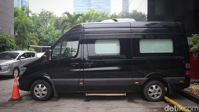 Penampakan Mobil Mercy Sprinter SYL yang Disita KPK