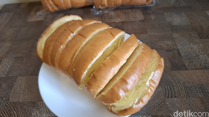 Roti Sisir Lembut dengan Resep Klasik Ini Ada di Gading Serpong!