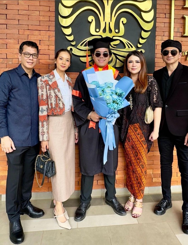 7 Potret Harmonis Anji dan Wina Natalia Sebelum Gugatan Cerai